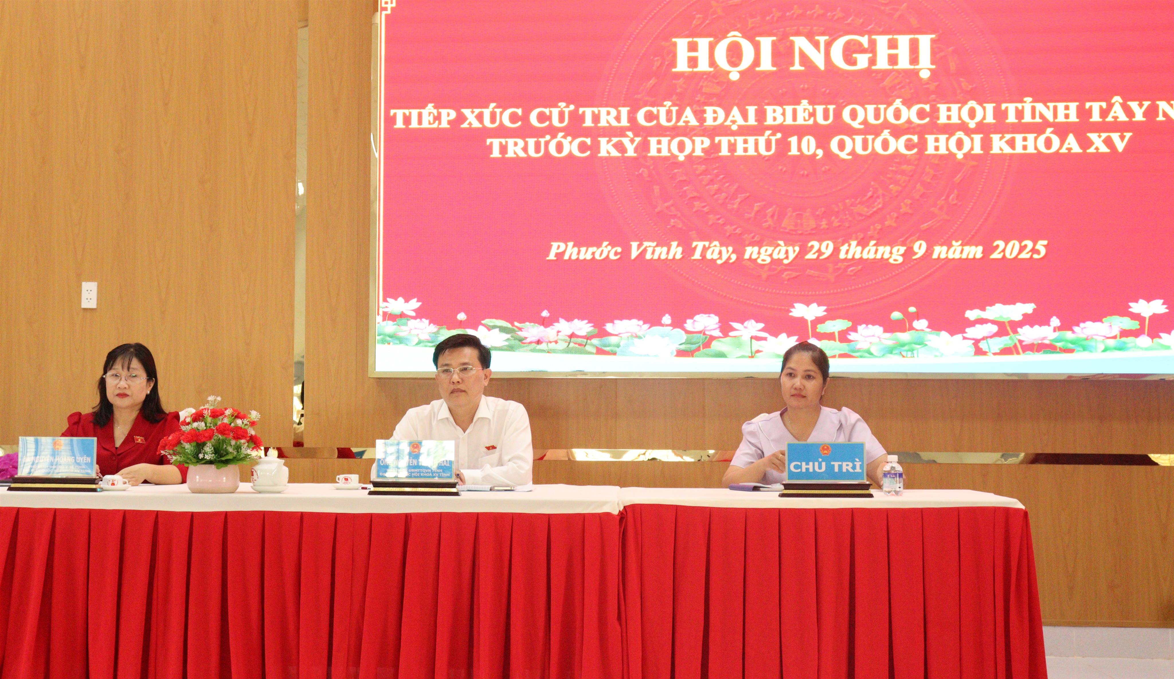 Cử tri xã Phước Vĩnh Tây kiến nghị nhiều vấn đề dân sinh trước Kỳ họp Quốc hội